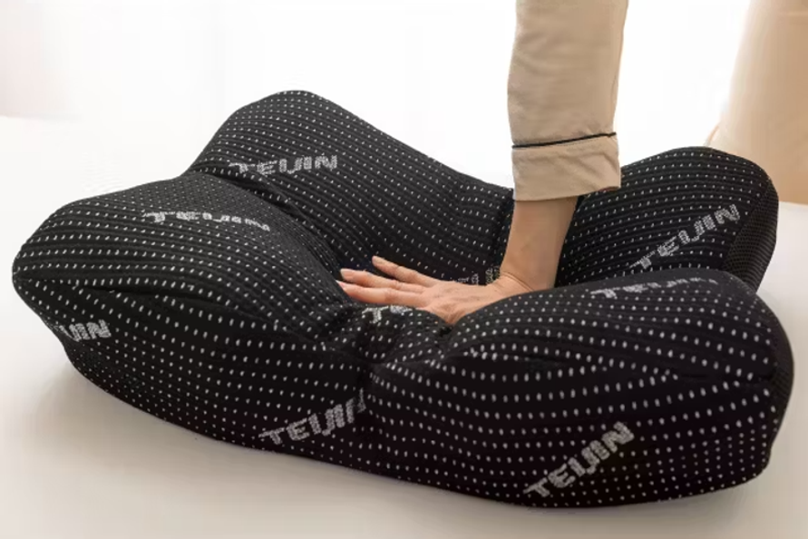 快適な睡眠の条件を“寝返りのしやすさ”に求めた枕「DEEP SLEEPER」 | ROOMIE（ルーミー）