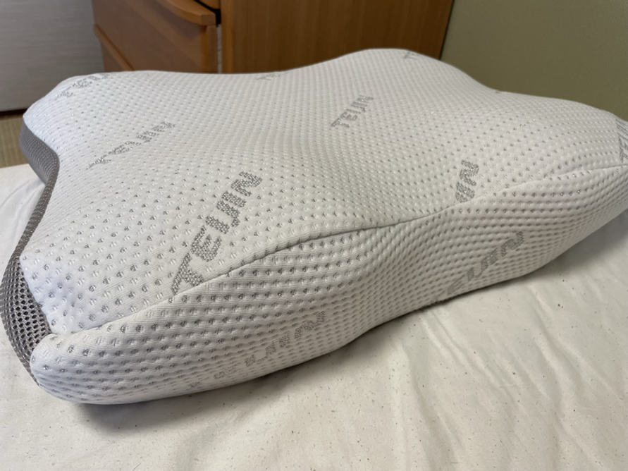 しっかり首を支えてくれて、寝ながら読書に最適な枕「DEEP SLEEPER」 | ROOMIE（ルーミー）