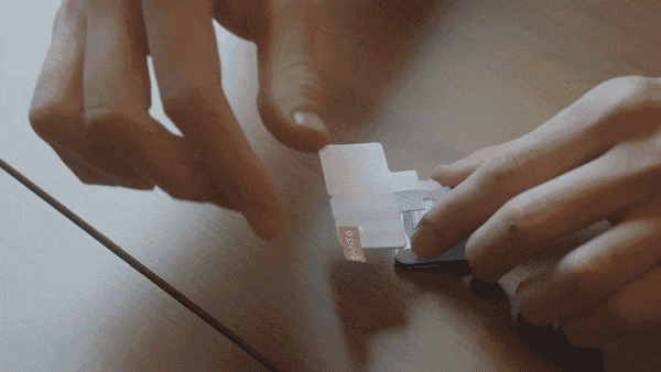 スマホの持ち方を変える！ 3WAYスマホスタンドとしても使える「SYANTO Stand Lite」 | ROOMIE（ルーミー）