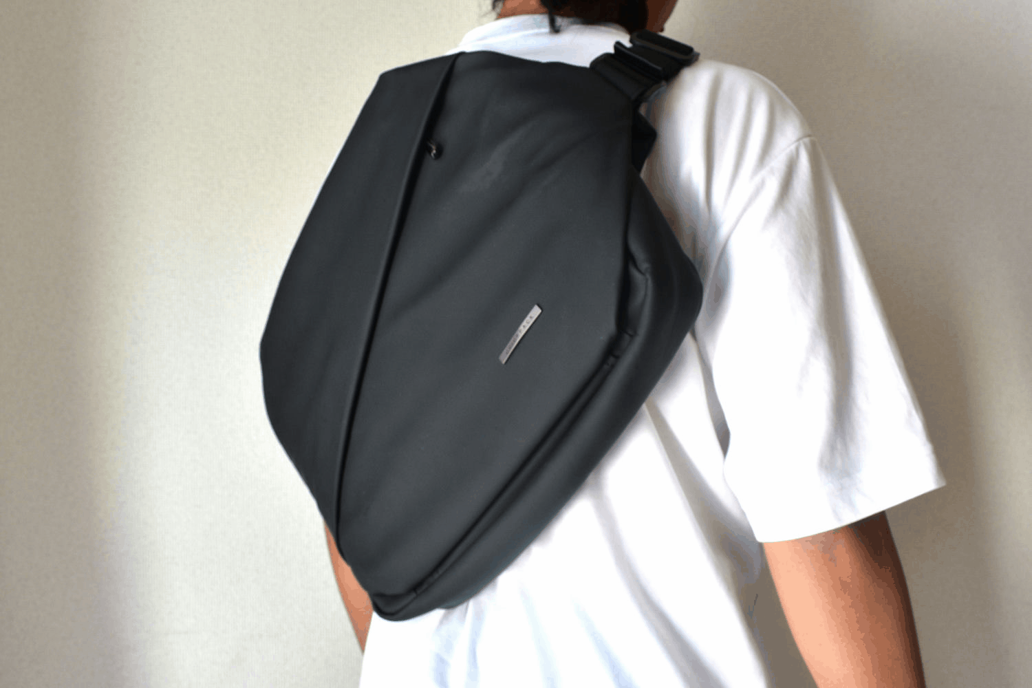 スポーティに通勤。大容量に進化を遂げたボディバッグを試してみた | ROOMIE（ルーミー）