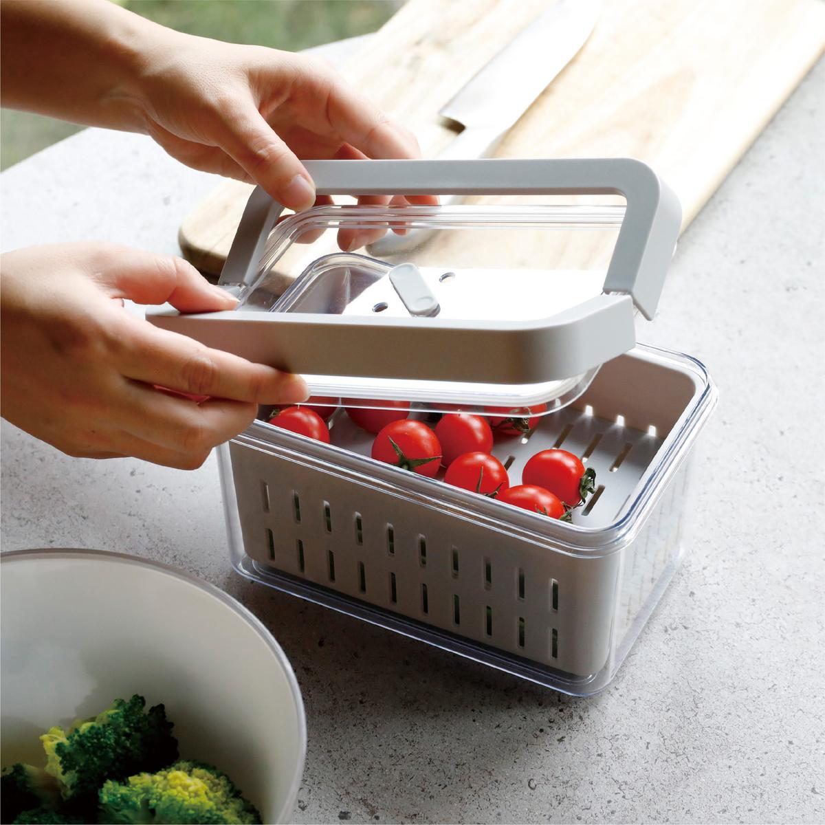 野菜の保存容器の正解、ついに出たか…？この新作アイテムで、手間も時間も洗い物も減らせて冷蔵庫もスッキリしそうだ | ROOMIE（ルーミー）