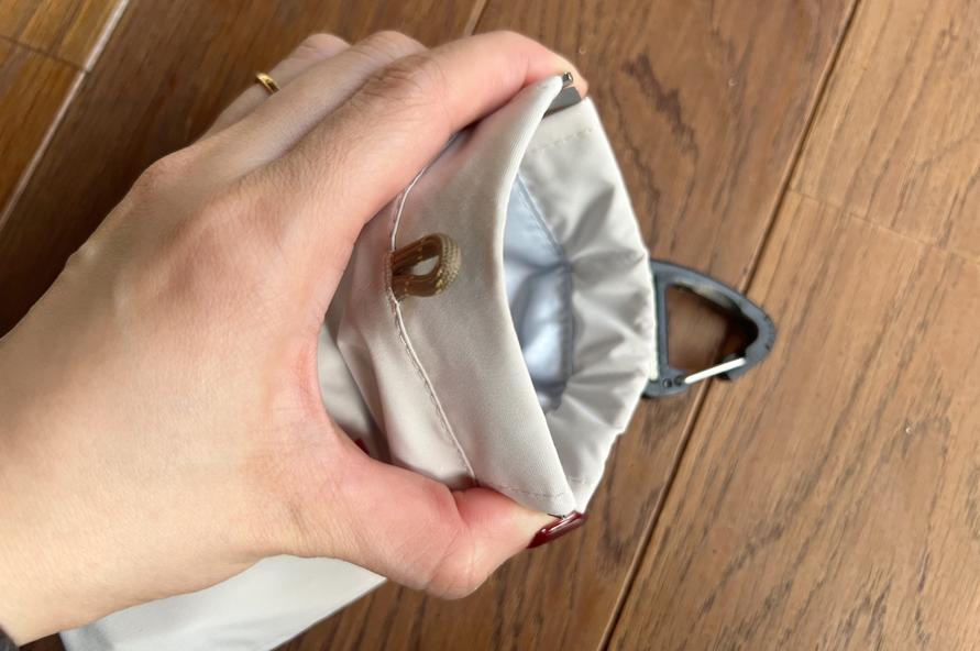 携帯ゴミ箱「POY」で、カバンの底にお菓子の袋やレシートが溜まりがち問題を解決できたよ | ROOMIE（ルーミー）