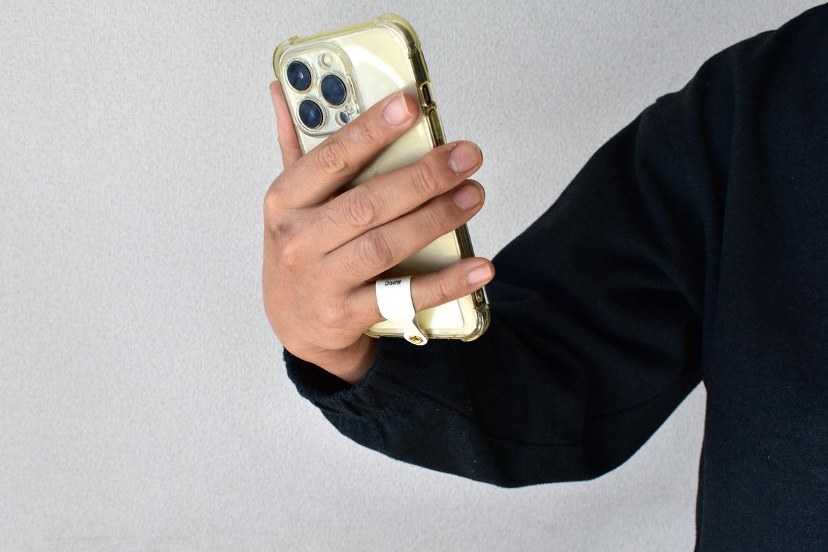 極薄0.6mmのスマホリング。「SYANTO Ring Connect」ならスマホ使いを邪魔しない | ROOMIE（ルーミー）
