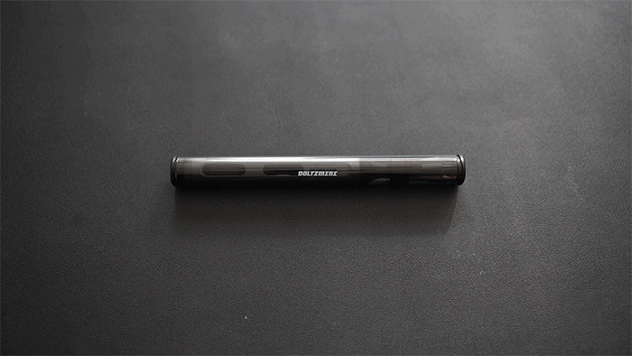 ペン立てにも収納できます。「BOLTZ MINI」は一本あると便利なミニ電動ドライバーでした | ROOMIE（ルーミー）
