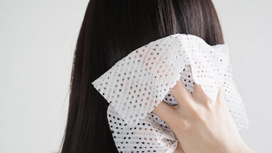 メリットの「ドライシャンプーシート」で、頭皮まわりのストレスが激減！夏の外出に欠かせないアイテムになりそうだ Roomie（ルーミー）