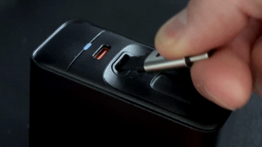 シュッと収納できるケーブルが便利！ 「MaGdget」のUSBアダプタとバッテリーでスマートな充電環境にしてみない？ | ROOMIE（ルーミー）