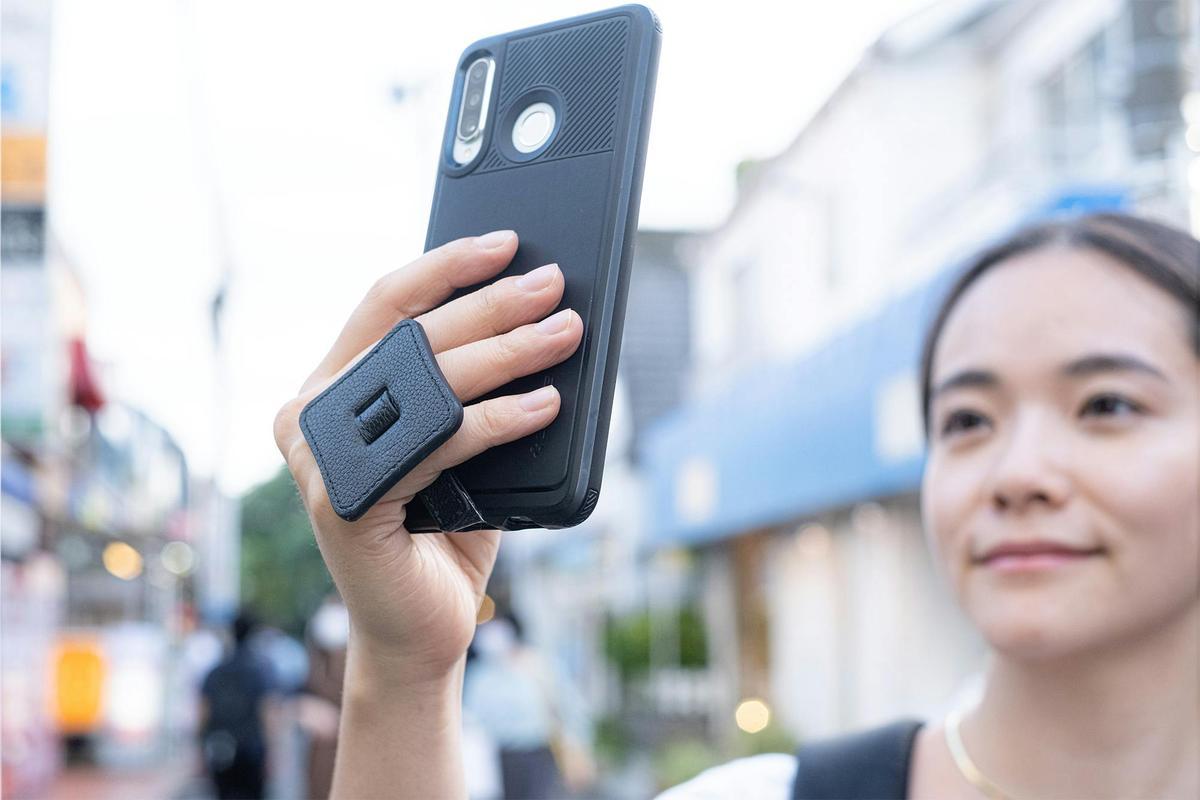 スマホの落下不安、まだ感じてる？ 「底面で支える」新発想リングで操作性が変わるかも | ROOMIE（ルーミー）