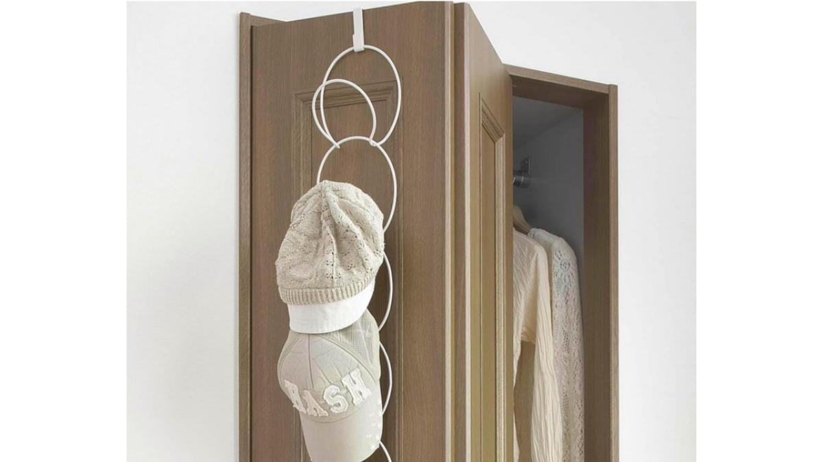 山崎実業の「ジョイントハンガー リングス」で、夏の帽子の定位置ができました | ROOMIE（ルーミー）