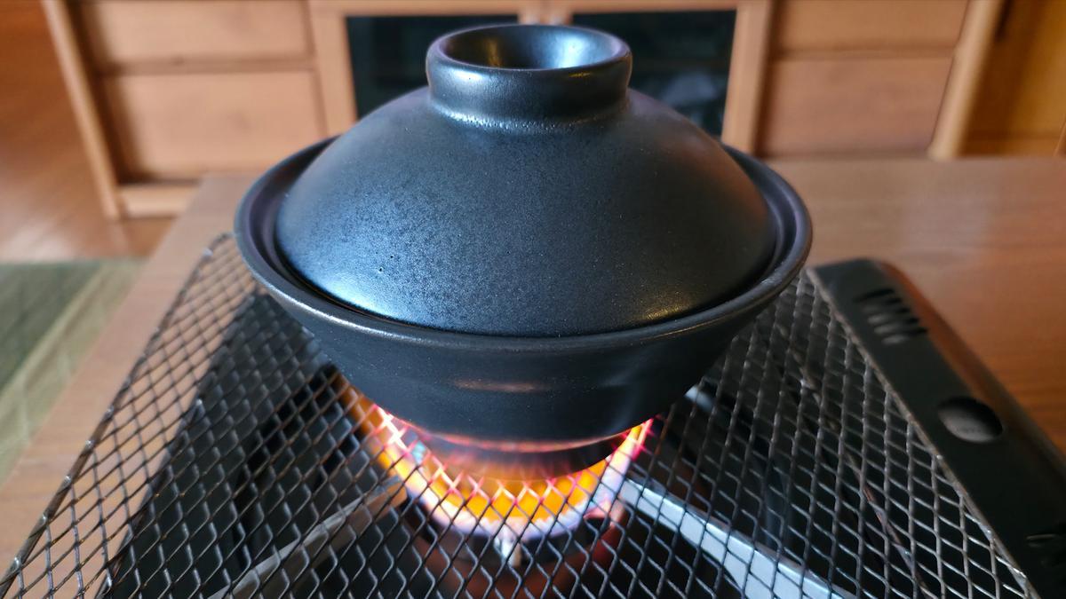 お茶碗サイズで直火OK！“ごはん炊き”が手軽になる「どんぶり土鍋」 | ROOMIE（ルーミー）